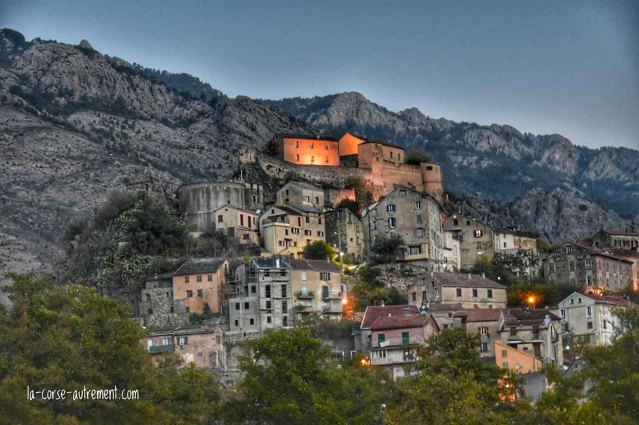 La ville de Corte, capitale historique et culturelle de la Corse La ville de Corte, capitale historique et culturelle de la Corse