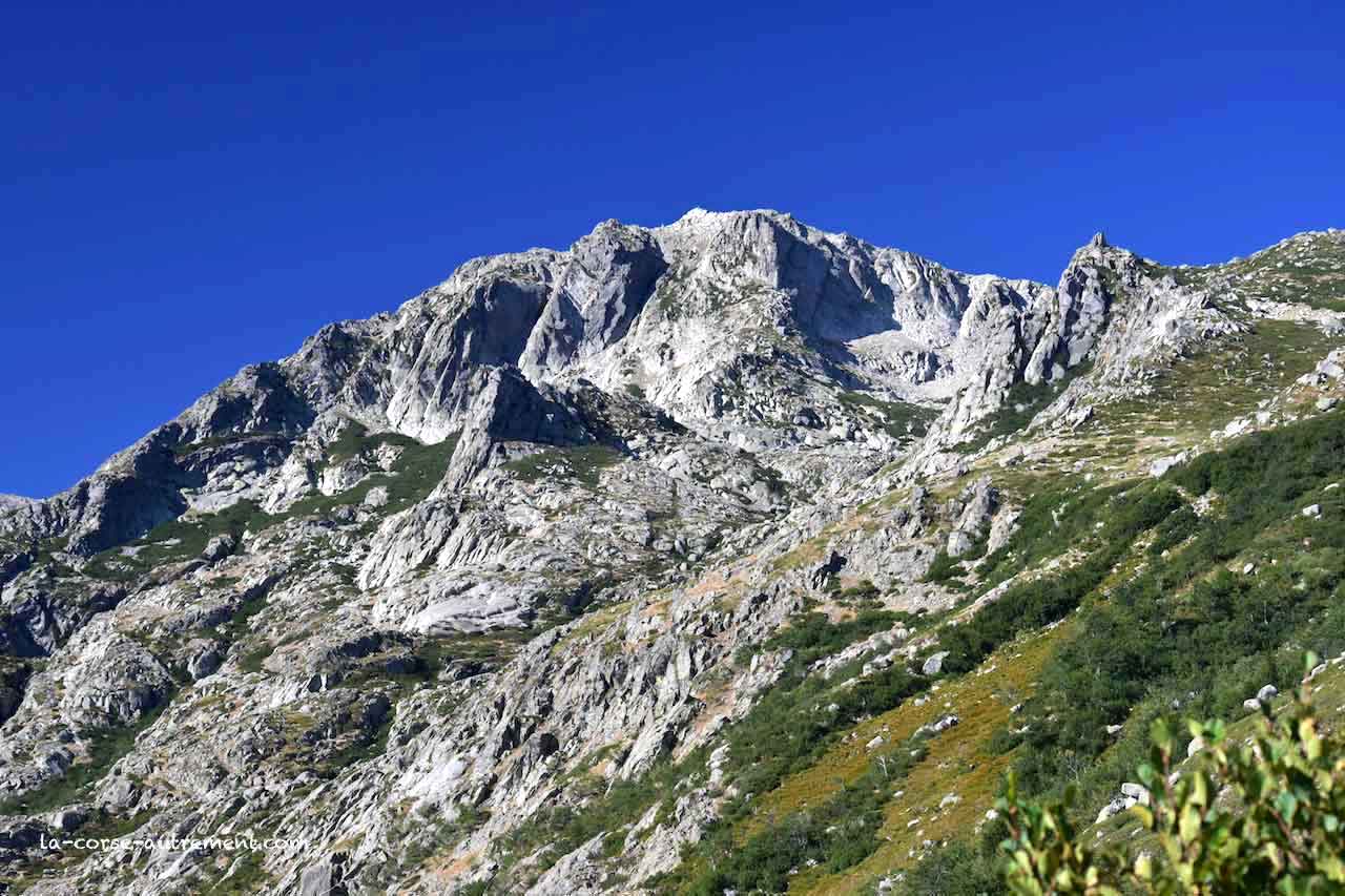 Randonnée en Corse - Monte Renoso et le Lac de Bastani Randonnée en Corse - Monte Renoso et le Lac de Bastani