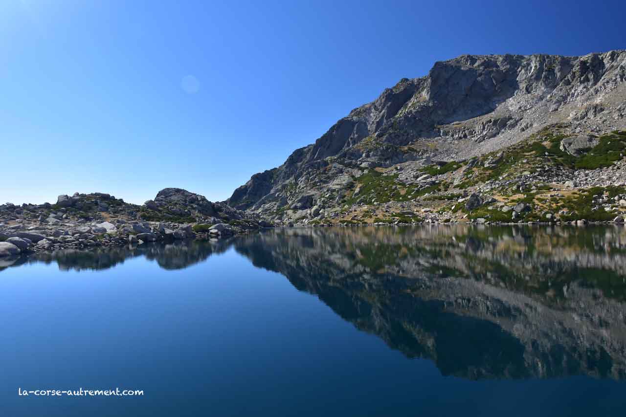 Randonnée en Corse - Monte Renoso et le Lac de Bastani Randonnée en Corse - Monte Renoso et le Lac de Bastani