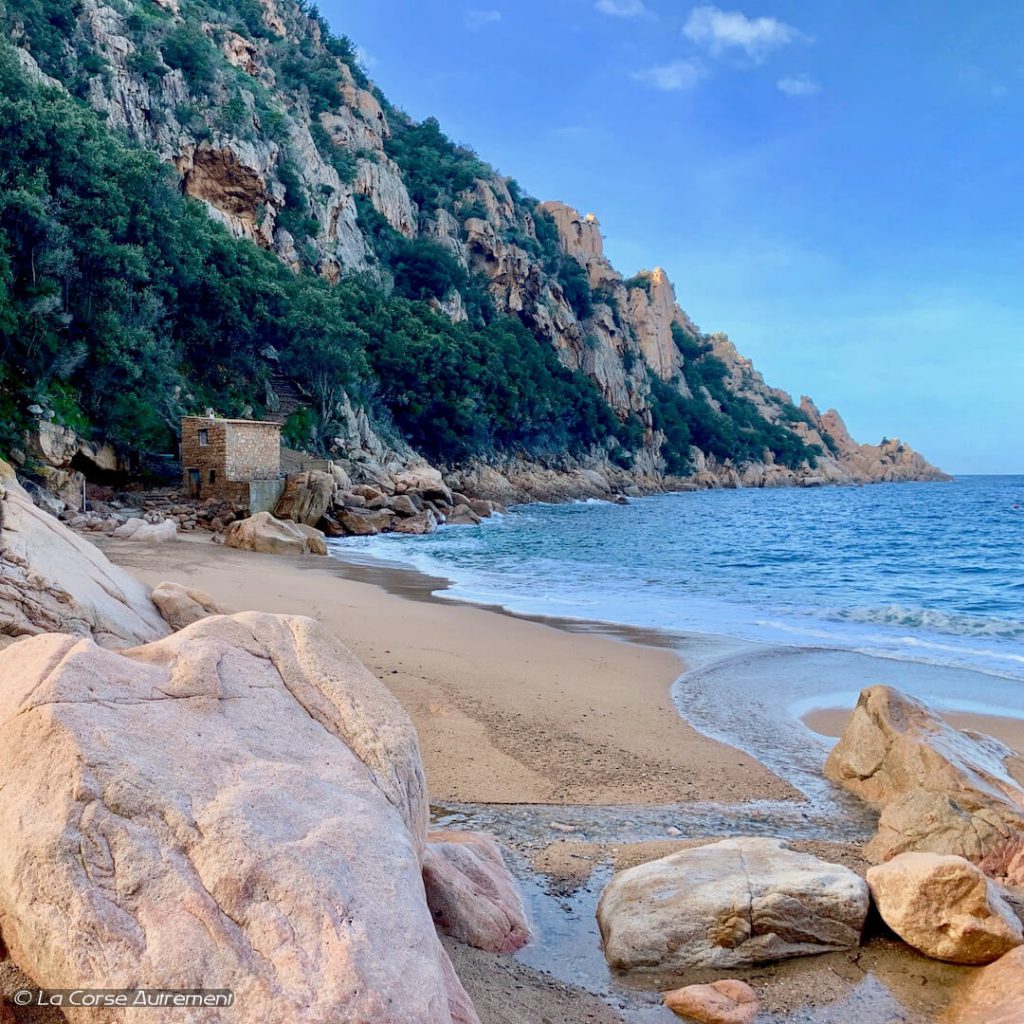 Le village de Piana en Corse et ses Calanques, un incontournable