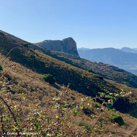 Le Monte Gozzi surplombant Ajaccio