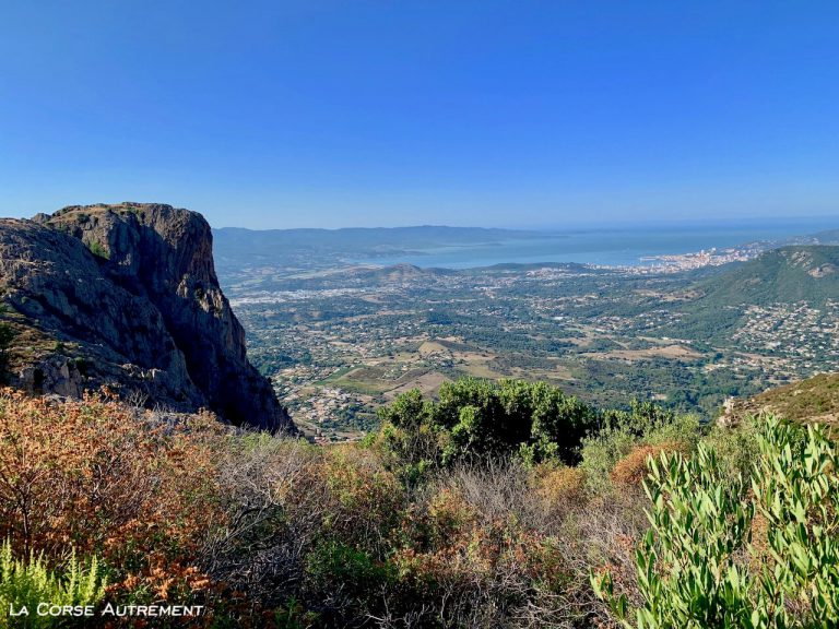 Le Monte Gozzi surplombant Ajaccio