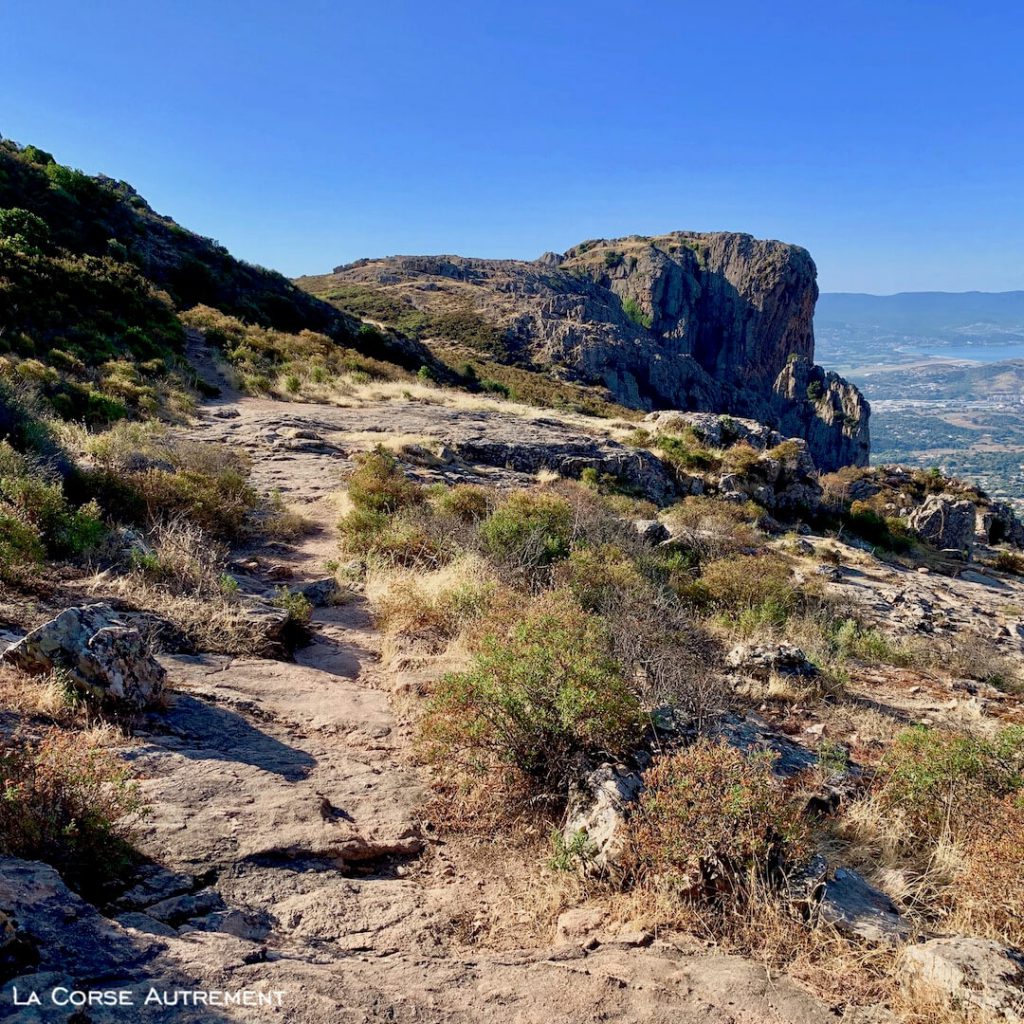 Le Monte Gozzi surplombant Ajaccio