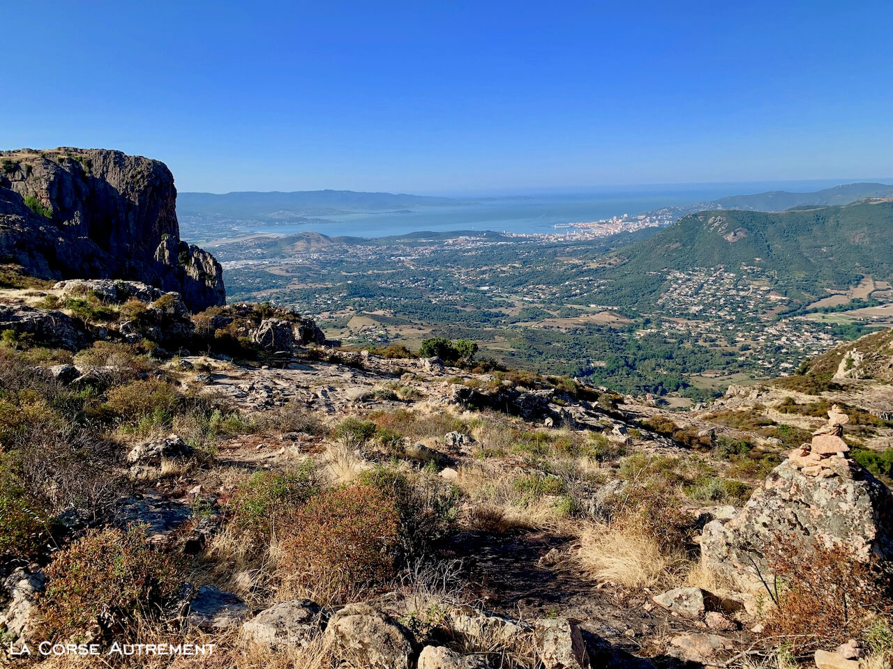 Le Monte Gozzi surplombant Ajaccio : Randonnée en Corse