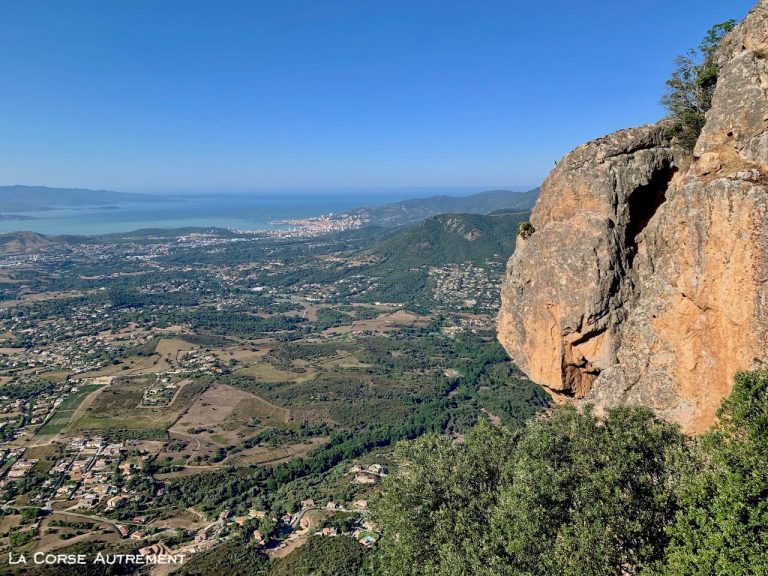 Le Monte Gozzi surplombant Ajaccio