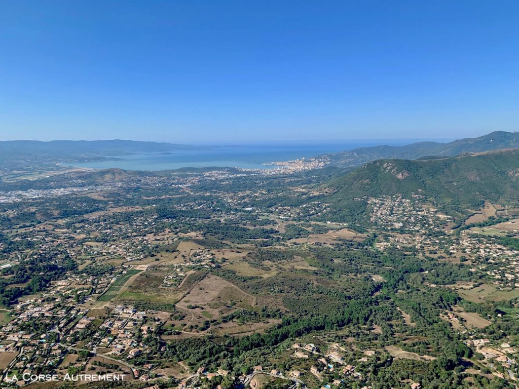 Le Monte Gozzi surplombant Ajaccio : Randonnée en Corse