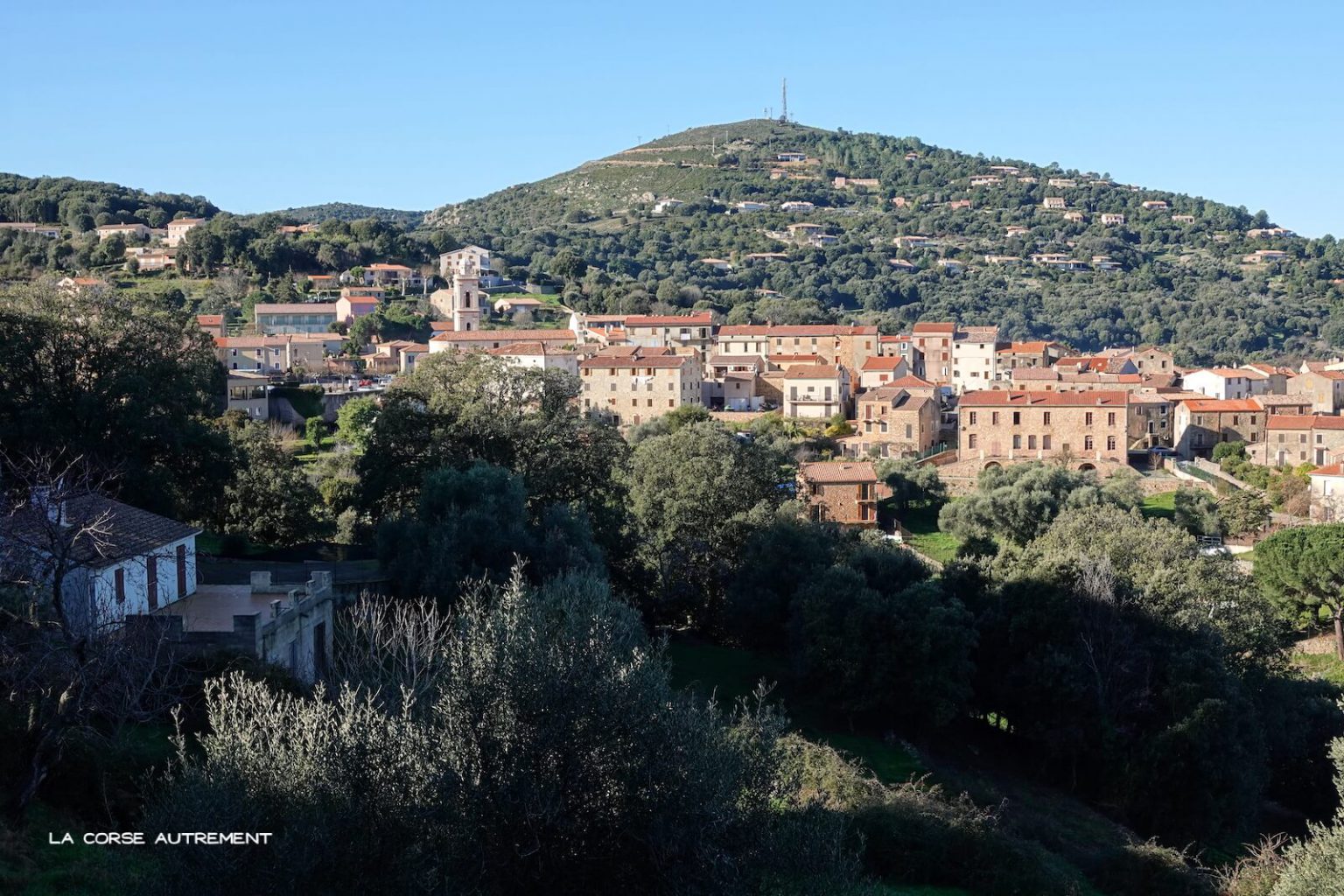 Le village de Piana en Corse et ses Calanques, un incontournable