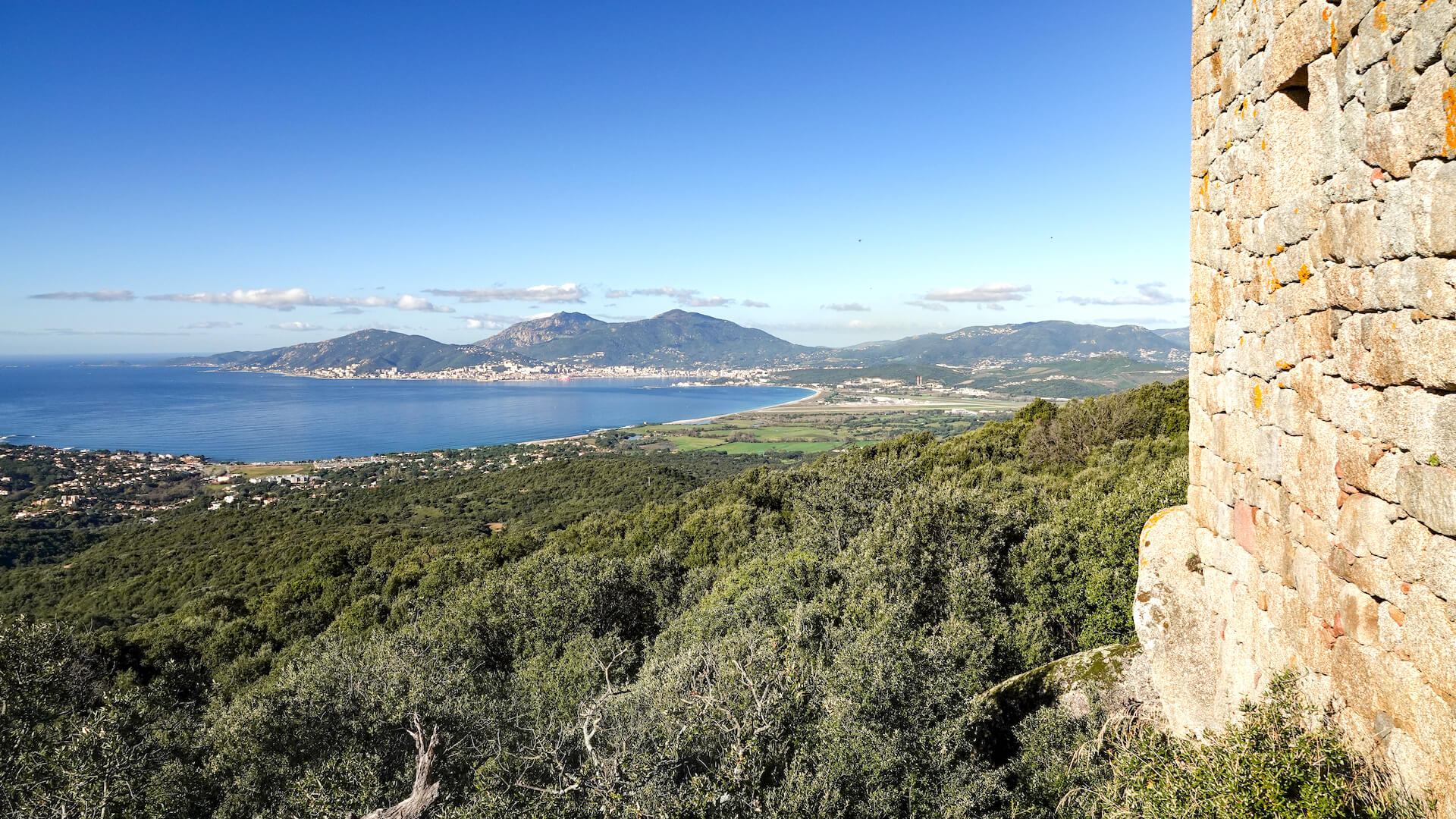 Porticcio sur la rive sud du Golfe d'Ajaccio, en Corse du Sud