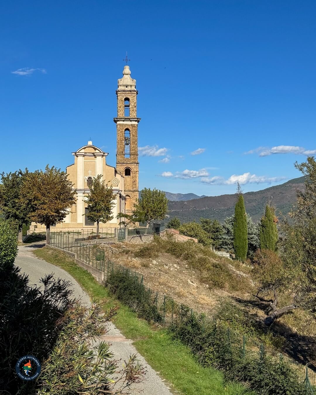 Balade virtuelle dans le village d'Aiti